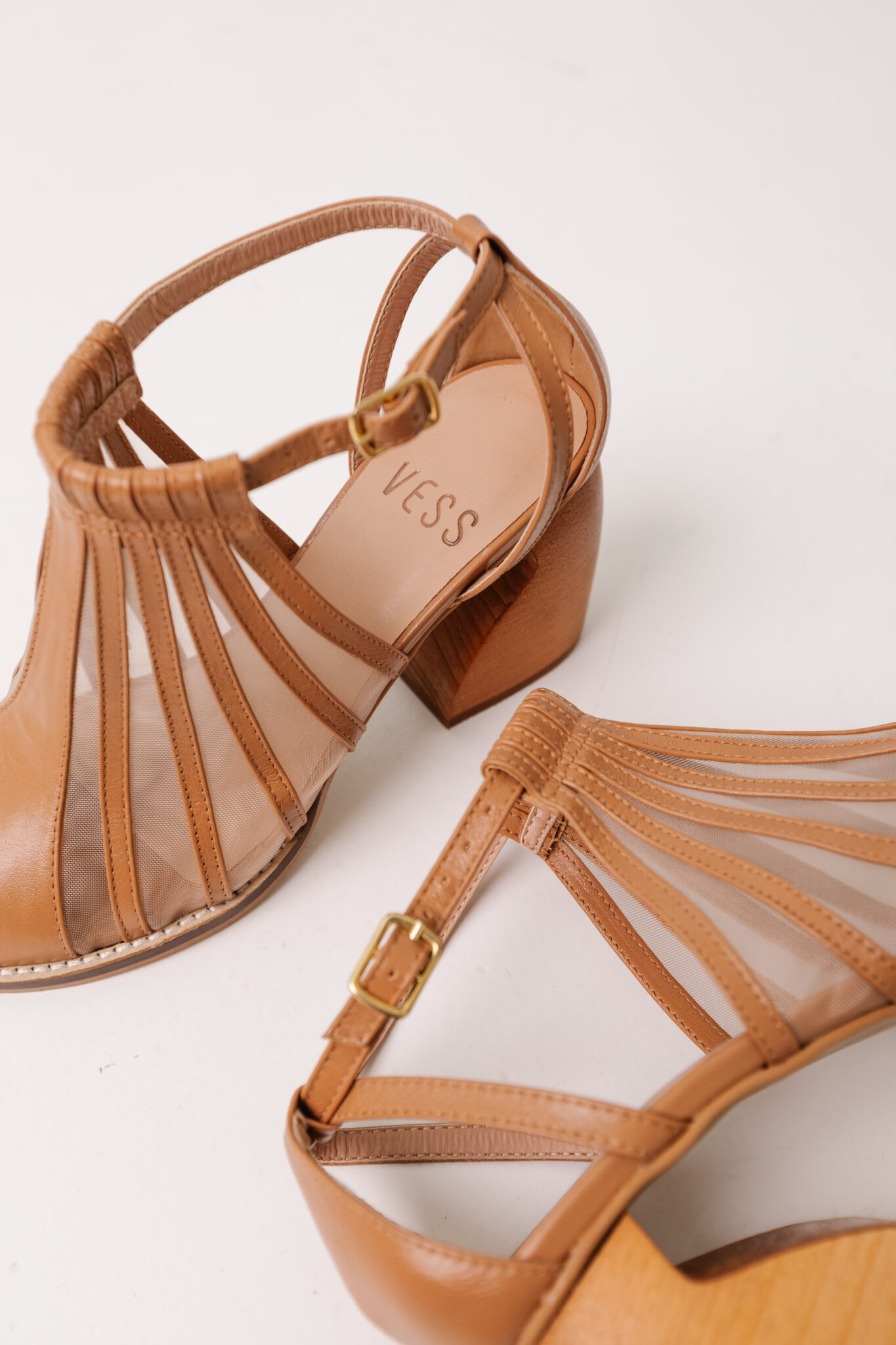 Sandália em Couro e Tela Zavesa - Sapatos & Sandálias VESS